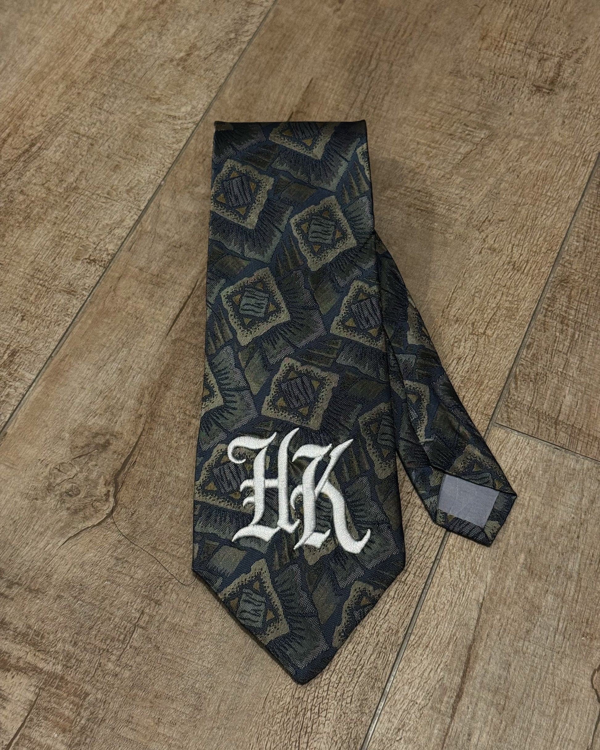 HK Remade Tie 18 – Sellazy.store