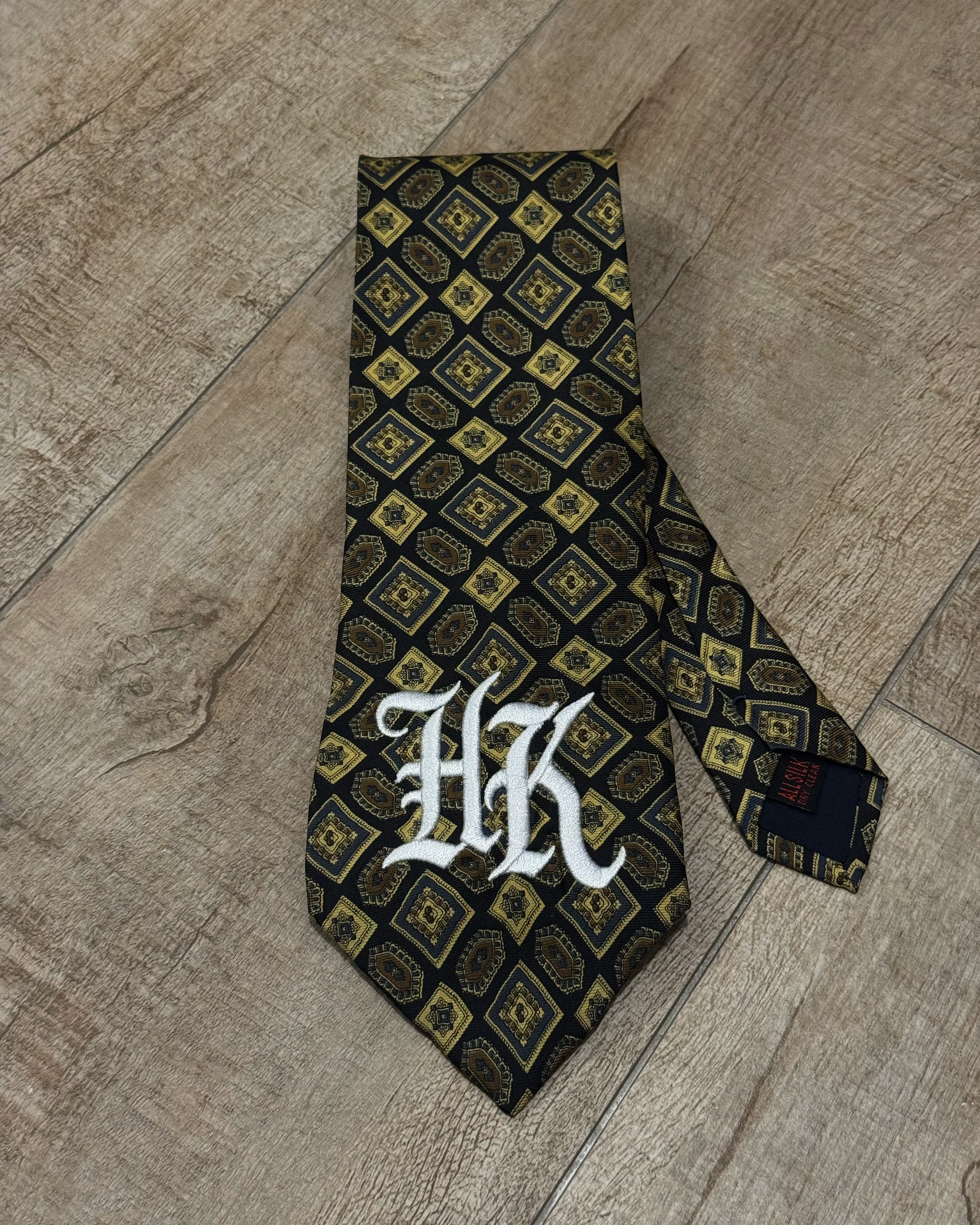 HK Remade Tie 16 – Sellazy.store